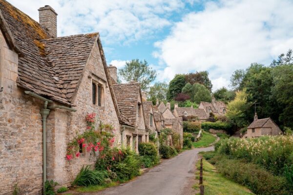 🏘️ 41 Prettiest English Villages: Postcard-Perfect UK Getaways